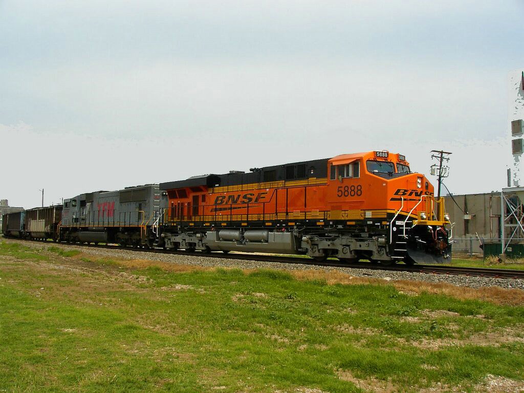 BNSF 5888 & TFM 1617
